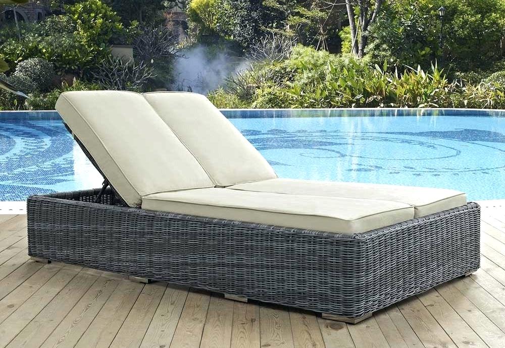 A Beginner's Guide To Pool Lounge Shopping - Vermont Republic