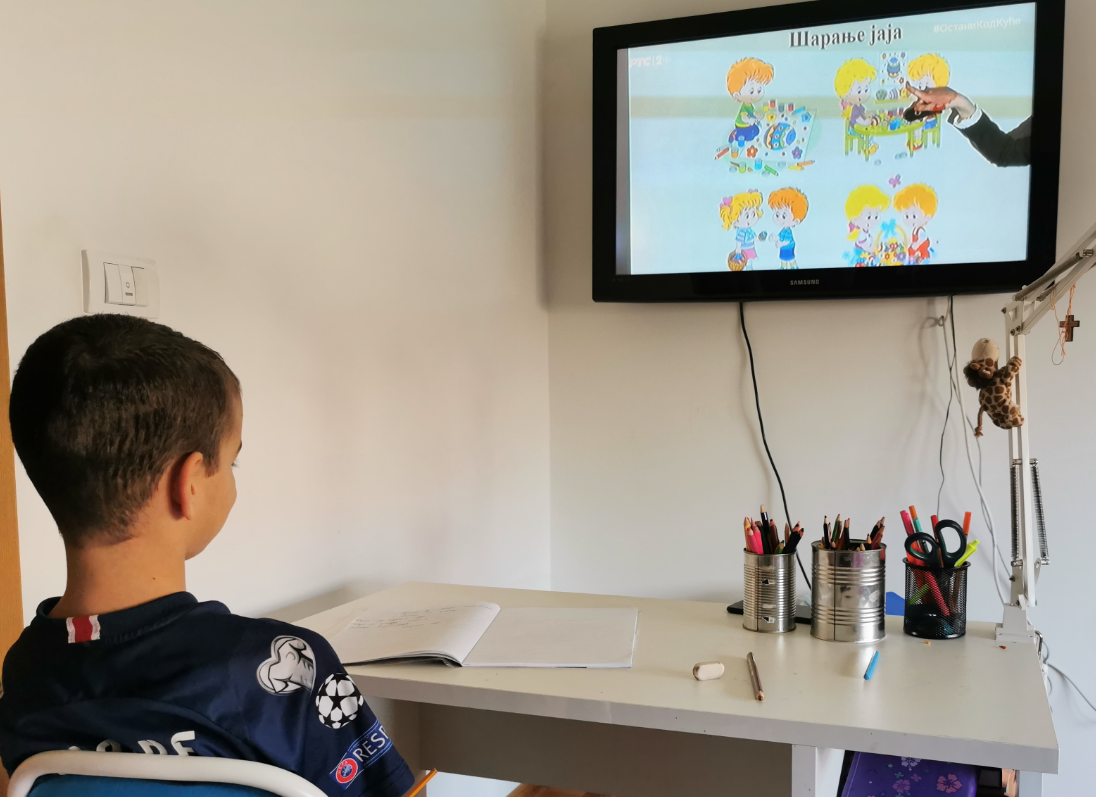 Positive And Negative Effects Of Television On Society - 2024 Guide ...