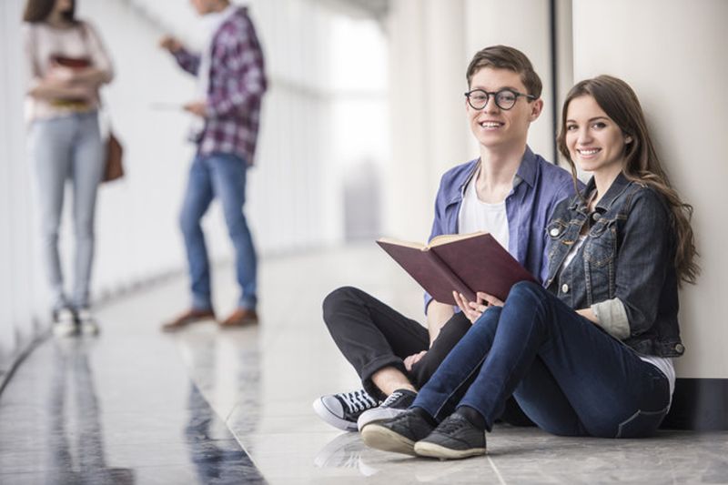 Tips on How to Simplify Your College Life - 2024 Guide - Vermont Republic